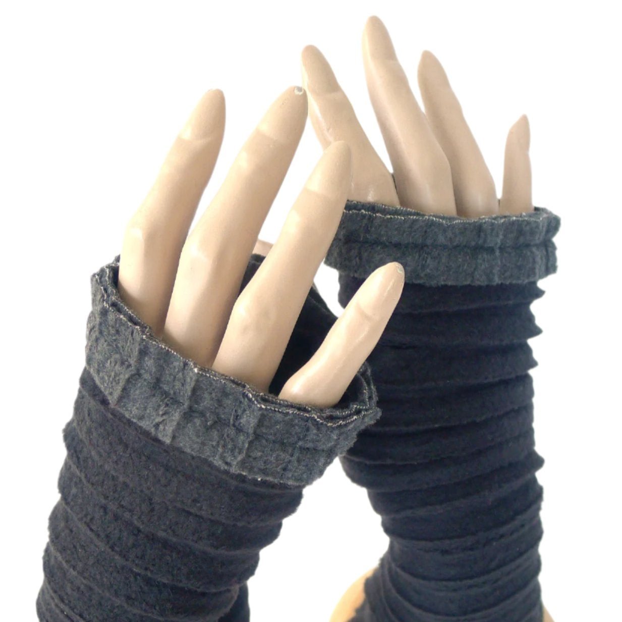 Ruffle wristees - Black – annafalcke.com