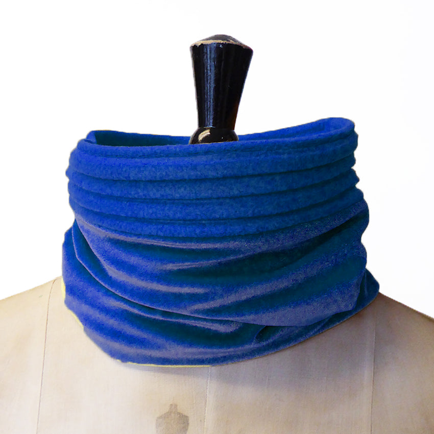 Velvet snood - Royal blue – annafalcke.com